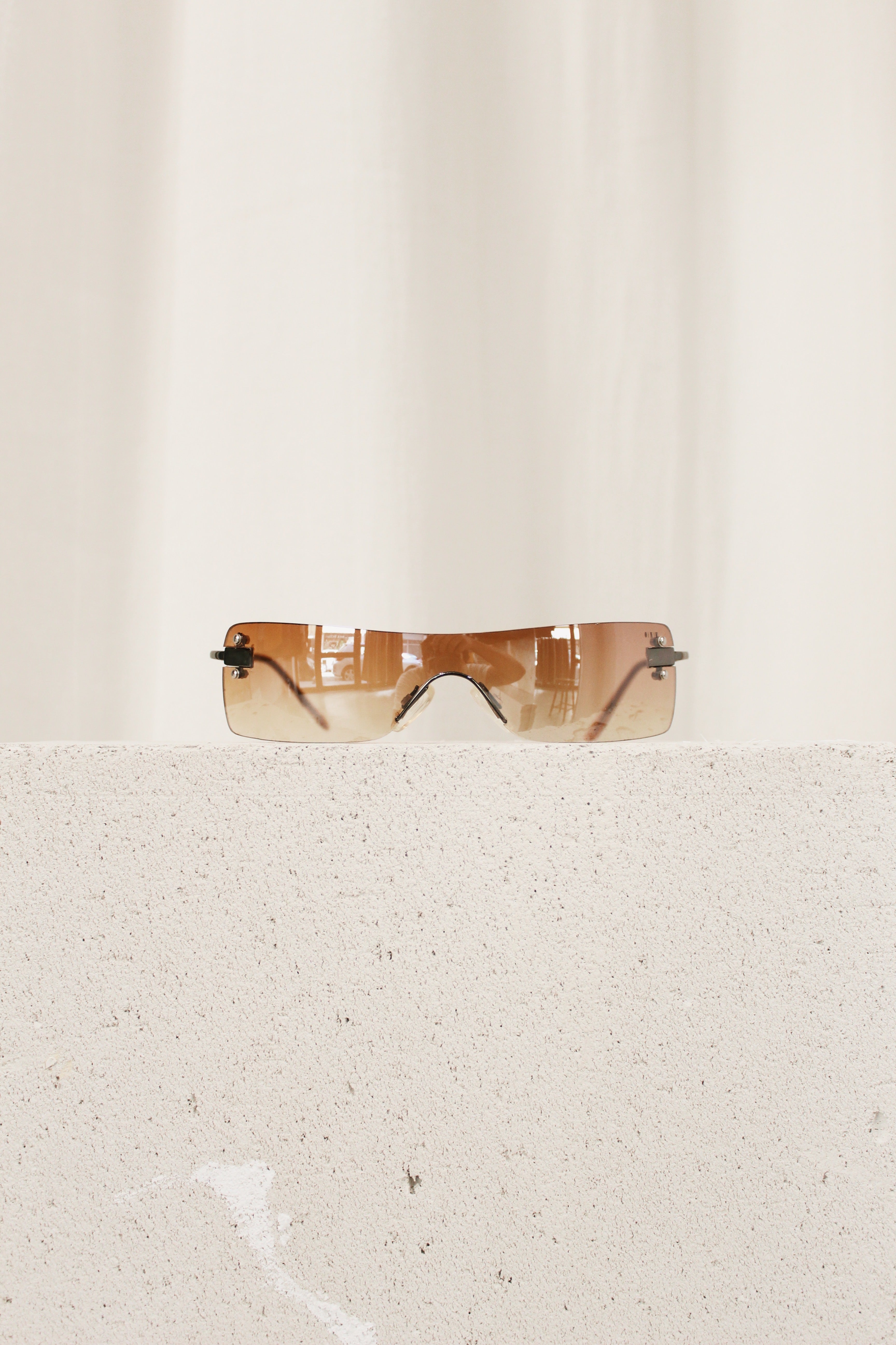 2000's Full Frame Sunnies – FABRIC.VNTG